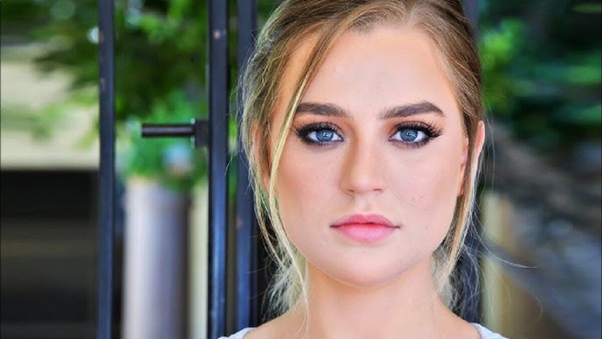 Eva Elfie Biography Wiki Net Worth Age Height Weight Education